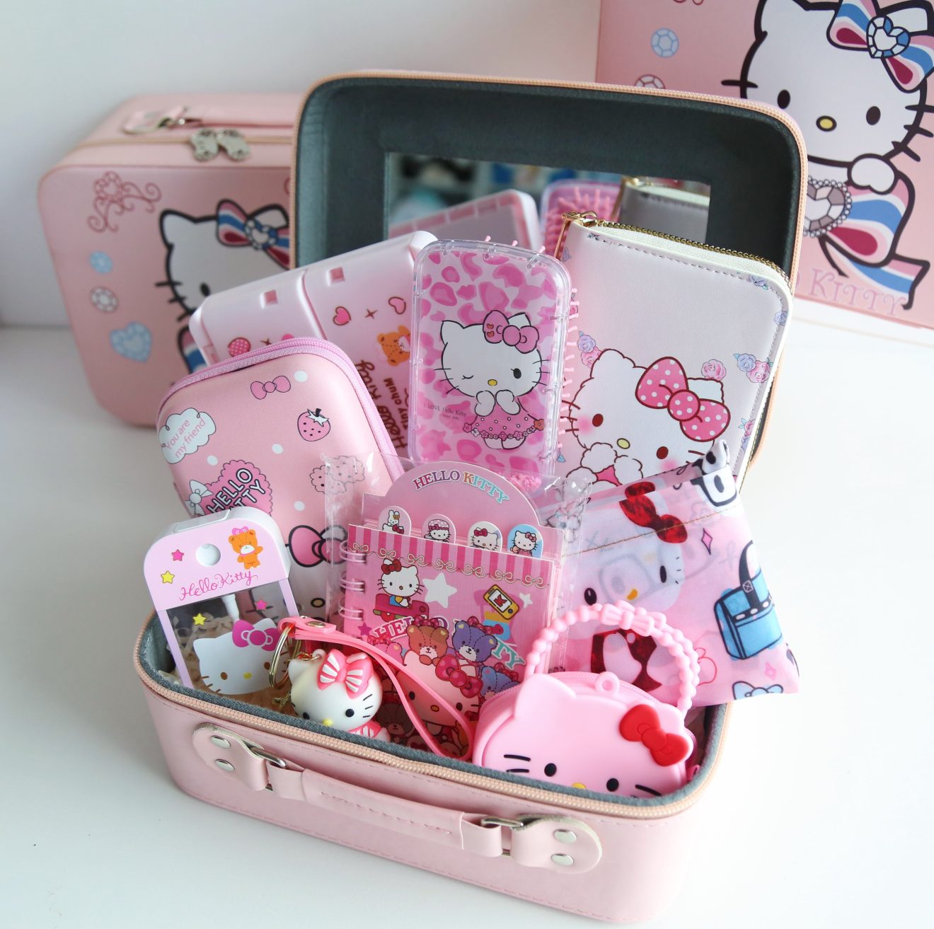 Hello Kitty Gift Box | 1 suitcase + 10 random items – Aboohoo Gifts